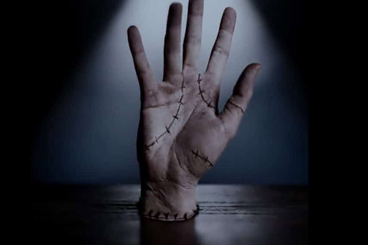 La guía definitiva: ¡Descubre cómo hacer la mano de la familia Addams ...